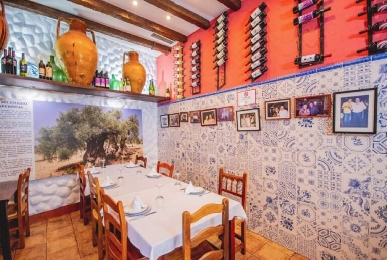 Mesón Mariano: Traditional Malaga cuisine in the historic centre ...